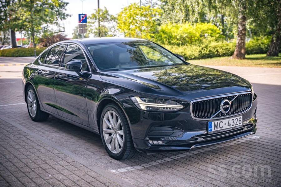 Black Volvo S90 2018 in Riga, with an engine capacity of 2.00 L and mileage of 176 thousand km for 16990 €, photo 4 on AUTOMOTO.COM.LV