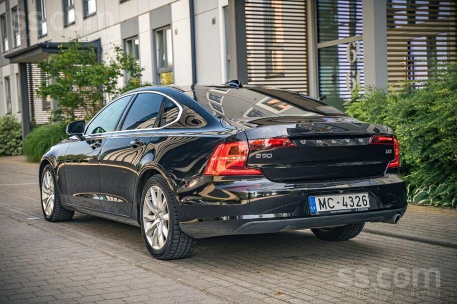Black Volvo S90 2018 in Riga, with an engine capacity of 2.00 L and mileage of 176 thousand km for 16990 €, photo 7 on AUTOMOTO.COM.LV