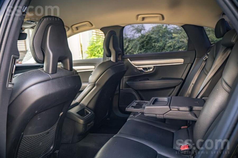 Black Volvo S90 2018 in Riga, with an engine capacity of 2.00 L and mileage of 176 thousand km for 16990 €, photo 9 on AUTOMOTO.COM.LV
