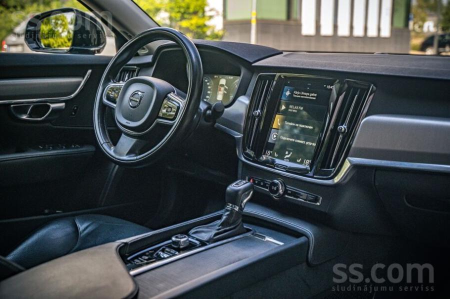 Black Volvo S90 2018 in Riga, with an engine capacity of 2.00 L and mileage of 176 thousand km for 16990 €, photo 10 on AUTOMOTO.COM.LV