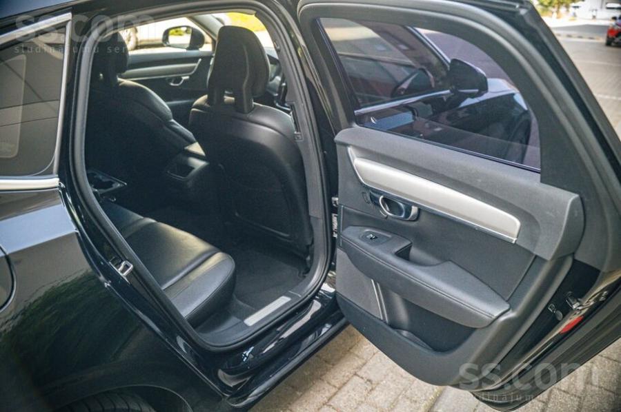 Black Volvo S90 2018 in Riga, with an engine capacity of 2.00 L and mileage of 176 thousand km for 16990 €, photo 11 on AUTOMOTO.COM.LV