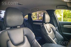 Black Volvo S90 2018 in Riga, with an engine capacity of 2.00 L and mileage of 176 thousand km for 16990 €, photo 12 on AUTOMOTO.COM.LV