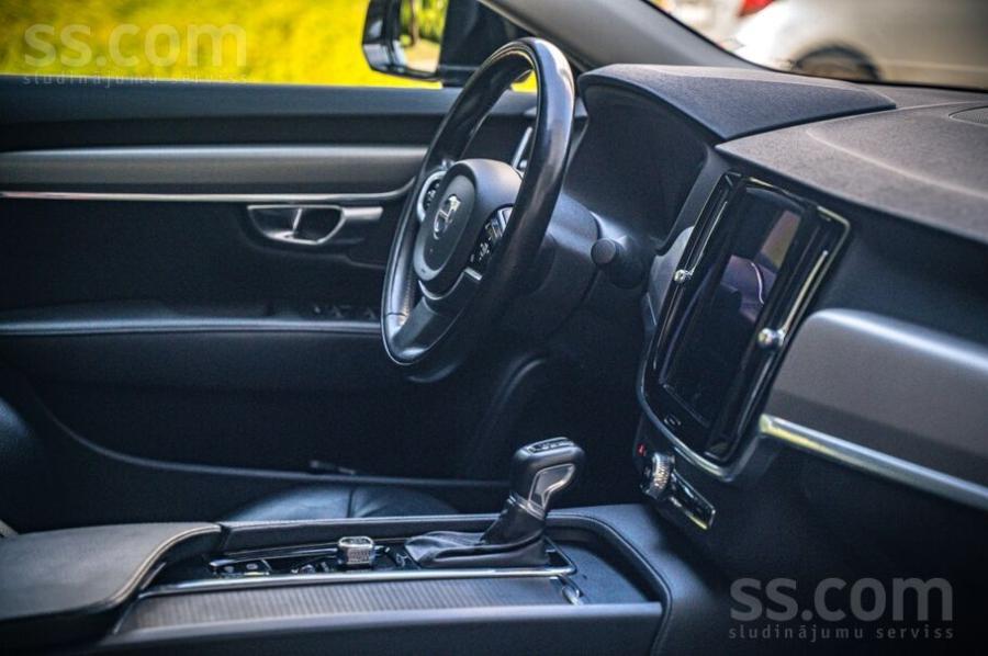 Black Volvo S90 2018 in Riga, with an engine capacity of 2.00 L and mileage of 176 thousand km for 16990 €, photo 13 on AUTOMOTO.COM.LV