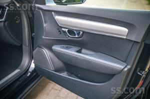 Black Volvo S90 2018 in Riga, with an engine capacity of 2.00 L and mileage of 176 thousand km for 16990 €, photo 14 on AUTOMOTO.COM.LV