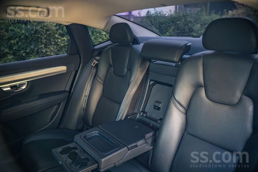Black Volvo S90 2018 in Riga, with an engine capacity of 2.00 L and mileage of 176 thousand km for 16990 €, photo 15 on AUTOMOTO.COM.LV