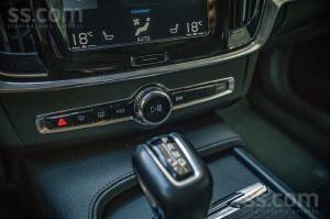 Black Volvo S90 2018 in Riga, with an engine capacity of 2.00 L and mileage of 176 thousand km for 16990 €, photo 20 on AUTOMOTO.COM.LV