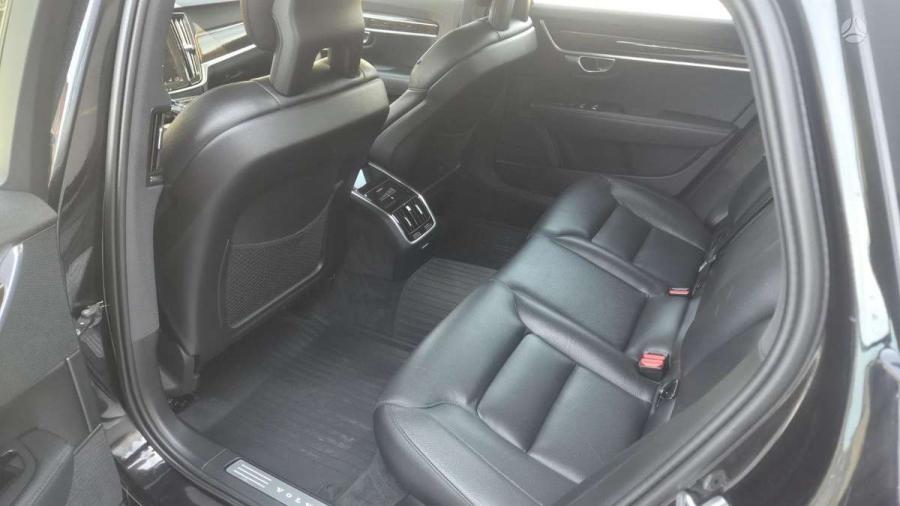 Melns Volvo S90 2018 Klaipėda, ar dzinēja tilpumu 2.00 L un nobraukumu 51 tūkst. km par 16500 €, foto 25 vietnē AUTOMOTO.COM.LV