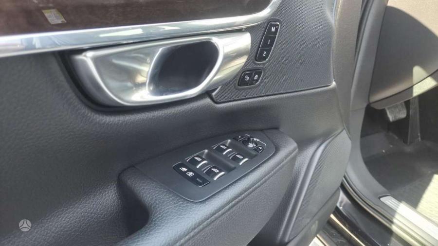 Melns Volvo S90 2018 Klaipėda, ar dzinēja tilpumu 2.00 L un nobraukumu 51 tūkst. km par 16500 €, foto 27 vietnē AUTOMOTO.COM.LV