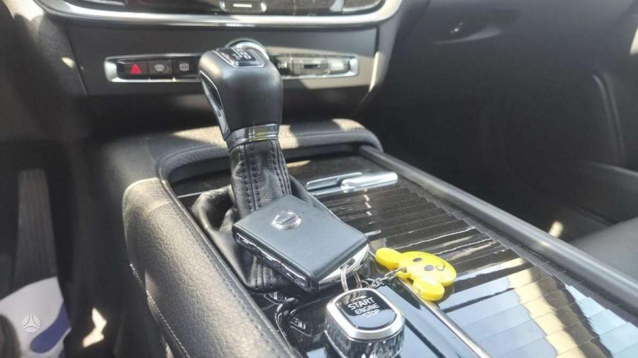 Melns Volvo S90 2018 Klaipėda, ar dzinēja tilpumu 2.00 L un nobraukumu 51 tūkst. km par 16500 €, foto 30 vietnē AUTOMOTO.COM.LV