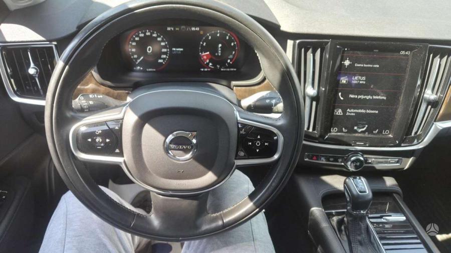 Melns Volvo S90 2018 Klaipėda, ar dzinēja tilpumu 2.00 L un nobraukumu 51 tūkst. km par 16500 €, foto 31 vietnē AUTOMOTO.COM.LV