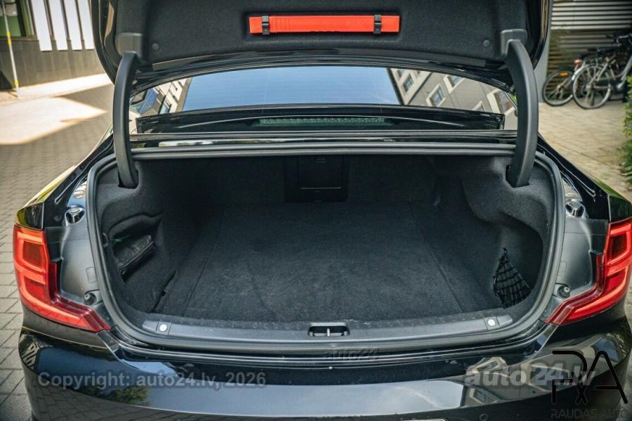Melns Volvo S90 2018 Rīga, ar dzinēja tilpumu 2.00 L un nobraukumu 176 tūkst. km par 16990 €, foto 24 vietnē AUTOMOTO.COM.LV