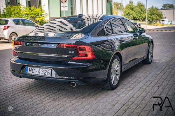 Black Volvo S90 2018 in Riga, with an engine capacity of 1.97 L and mileage of 176 thousand km for 16990 €, photo 5 on AUTOMOTO.COM.LV