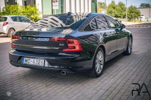 Black Volvo S90 2018 in Riga, with an engine capacity of 1.97 L and mileage of 176 thousand km for 16990 €, photo 5 on AUTOMOTO.COM.LV