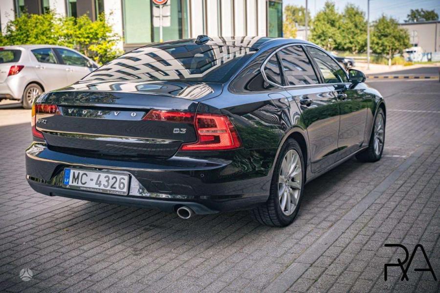 Black Volvo S90 2018 in Riga, with an engine capacity of 1.97 L and mileage of 176 thousand km for 16990 €, photo 5 on AUTOMOTO.COM.LV