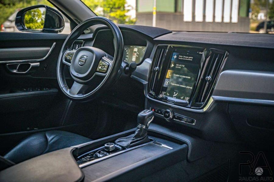 Black Volvo S90 2018 in Riga, with an engine capacity of 1.97 L and mileage of 176 thousand km for 16990 €, photo 10 on AUTOMOTO.COM.LV