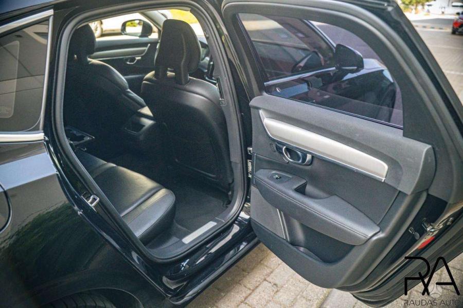Black Volvo S90 2018 in Riga, with an engine capacity of 1.97 L and mileage of 176 thousand km for 16990 €, photo 17 on AUTOMOTO.COM.LV