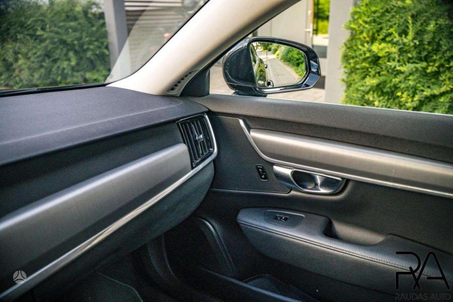 Black Volvo S90 2018 in Riga, with an engine capacity of 1.97 L and mileage of 176 thousand km for 16990 €, photo 23 on AUTOMOTO.COM.LV