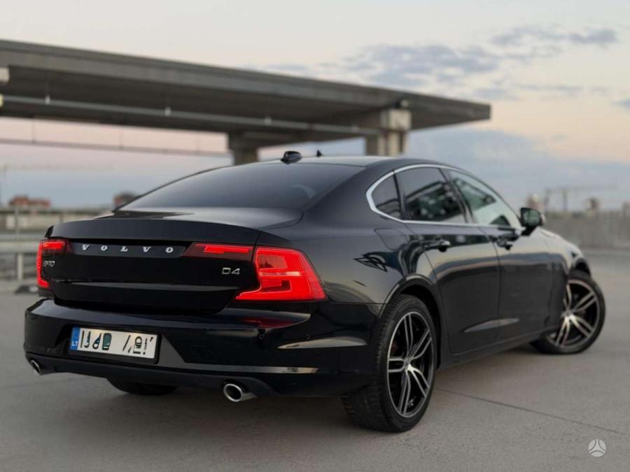 Black Volvo S90 2018 in Vilnius, with an engine capacity of 1.97 L and mileage of 190 thousand km for 9999 €, photo 1 on AUTOMOTO.COM.LV