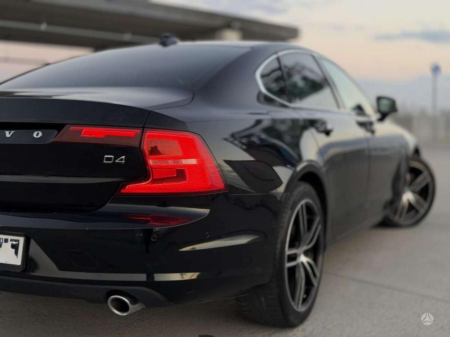 Black Volvo S90 2018 in Vilnius, with an engine capacity of 1.97 L and mileage of 190 thousand km for 9999 €, photo 3 on AUTOMOTO.COM.LV