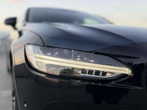 Black Volvo S90 2018 in Vilnius, with an engine capacity of 1.97 L and mileage of 190 thousand km for 9999 €, photo 10 on AUTOMOTO.COM.LV