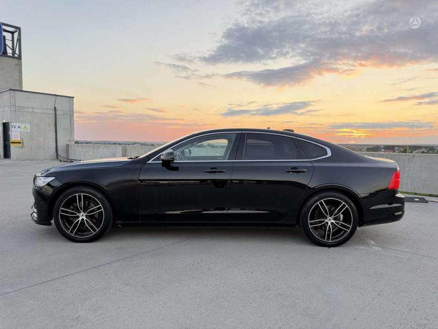 Black Volvo S90 2018 in Vilnius, with an engine capacity of 1.97 L and mileage of 190 thousand km for 9999 €, photo 15 on AUTOMOTO.COM.LV
