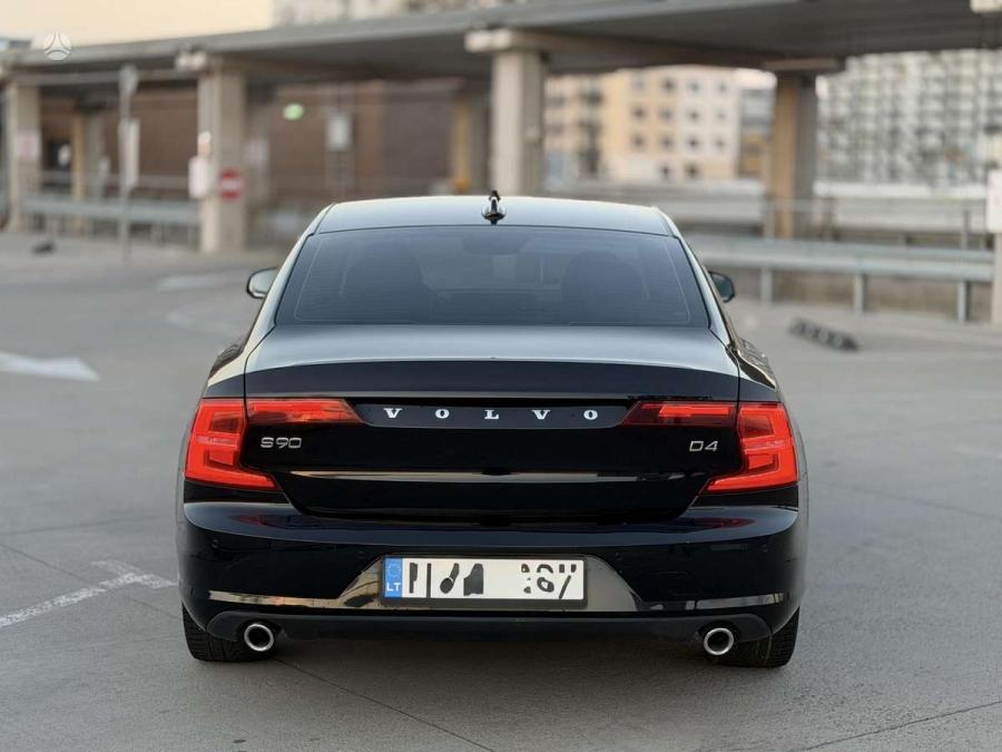 Black Volvo S90 2018 in Vilnius, with an engine capacity of 1.97 L and mileage of 190 thousand km for 9999 €, photo 19 on AUTOMOTO.COM.LV
