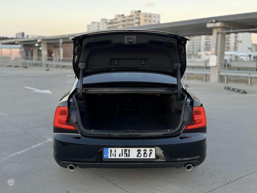 Black Volvo S90 2018 in Vilnius, with an engine capacity of 1.97 L and mileage of 190 thousand km for 9999 €, photo 20 on AUTOMOTO.COM.LV