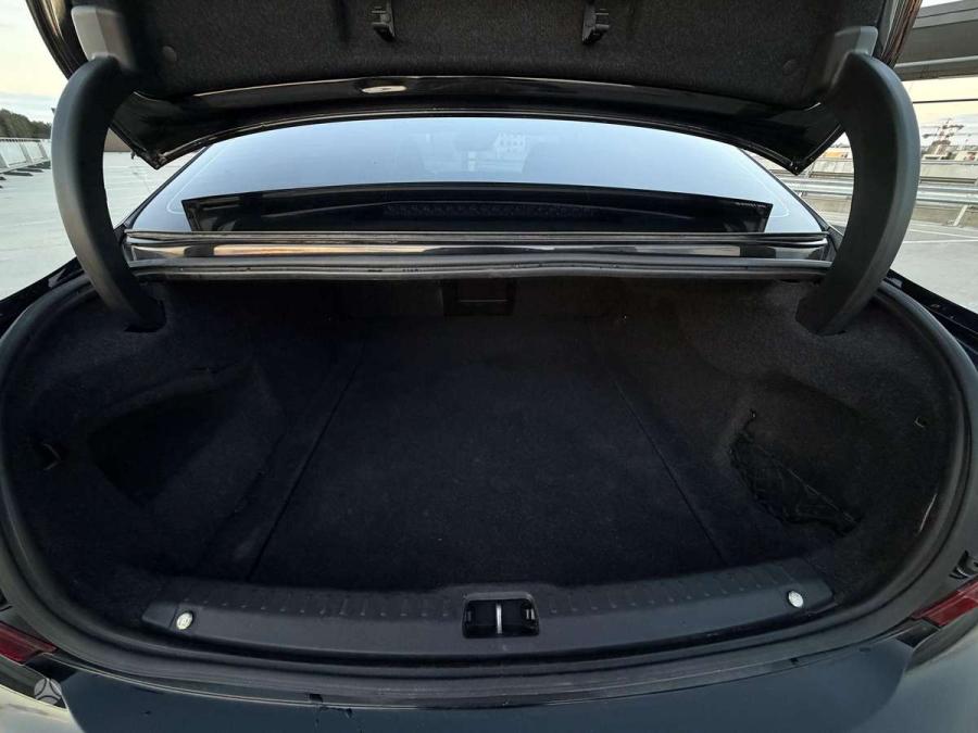 Black Volvo S90 2018 in Vilnius, with an engine capacity of 1.97 L and mileage of 190 thousand km for 9999 €, photo 21 on AUTOMOTO.COM.LV