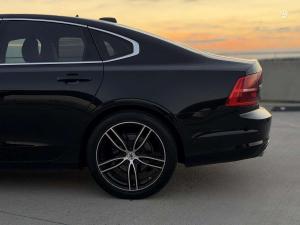 Black Volvo S90 2018 in Vilnius, with an engine capacity of 1.97 L and mileage of 190 thousand km for 9999 €, photo 22 on AUTOMOTO.COM.LV