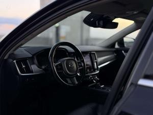 Black Volvo S90 2018 in Vilnius, with an engine capacity of 1.97 L and mileage of 190 thousand km for 9999 €, photo 26 on AUTOMOTO.COM.LV