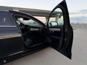 Black Volvo S90 2018 in Vilnius, with an engine capacity of 1.97 L and mileage of 190 thousand km for 9999 €, photo 28 on AUTOMOTO.COM.LV