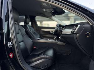 Black Volvo S90 2018 in Vilnius, with an engine capacity of 1.97 L and mileage of 190 thousand km for 9999 €, photo 30 on AUTOMOTO.COM.LV