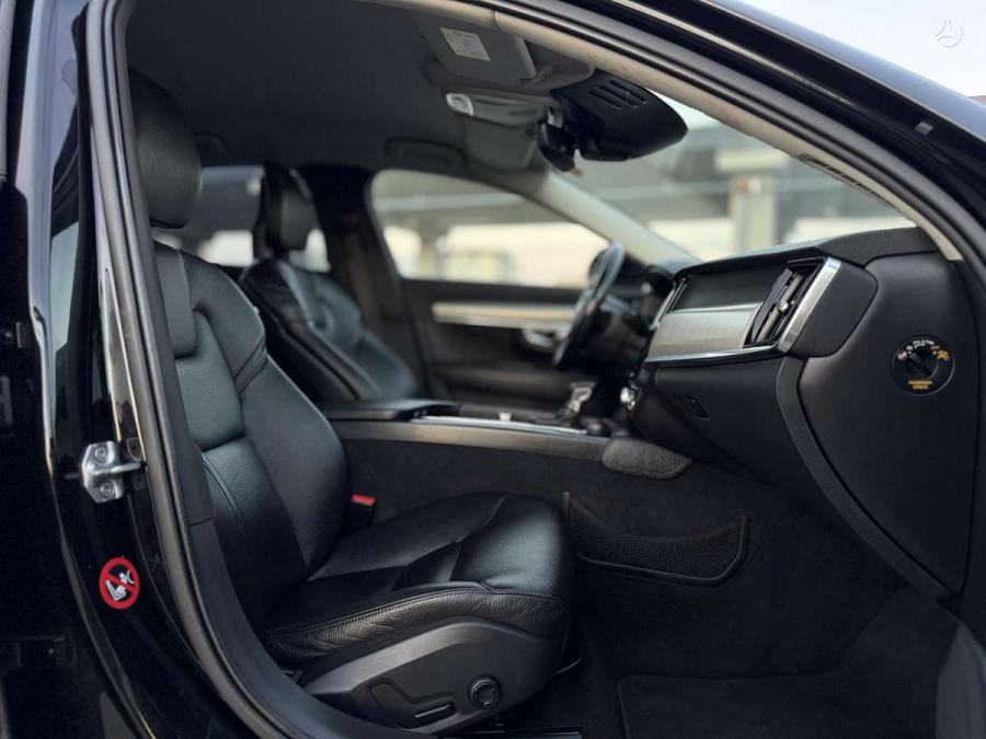 Black Volvo S90 2018 in Vilnius, with an engine capacity of 1.97 L and mileage of 190 thousand km for 9999 €, photo 30 on AUTOMOTO.COM.LV
