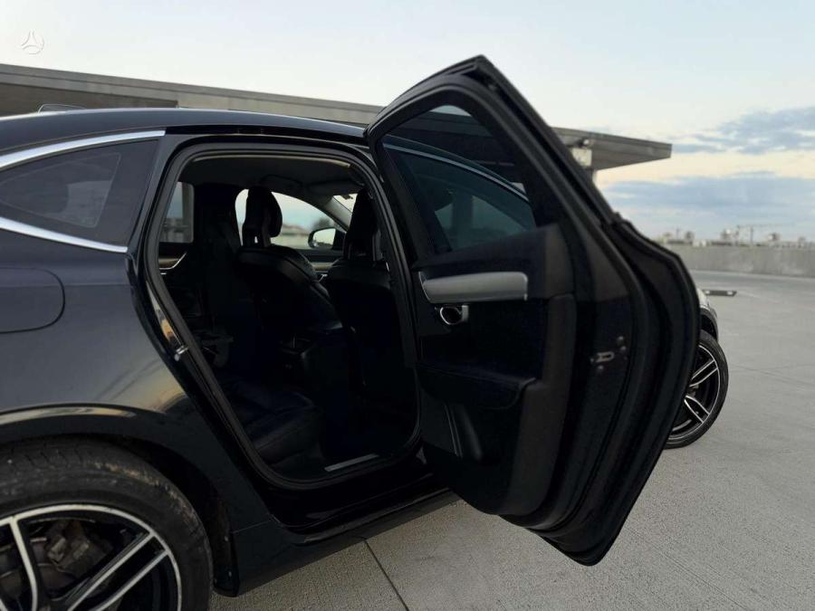 Black Volvo S90 2018 in Vilnius, with an engine capacity of 1.97 L and mileage of 190 thousand km for 9999 €, photo 31 on AUTOMOTO.COM.LV