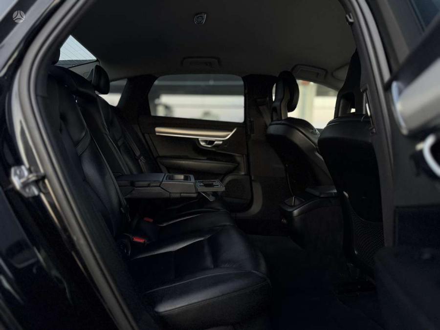 Black Volvo S90 2018 in Vilnius, with an engine capacity of 1.97 L and mileage of 190 thousand km for 9999 €, photo 32 on AUTOMOTO.COM.LV