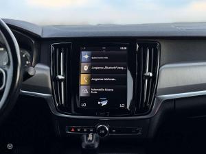 Black Volvo S90 2018 in Vilnius, with an engine capacity of 1.97 L and mileage of 190 thousand km for 9999 €, photo 35 on AUTOMOTO.COM.LV