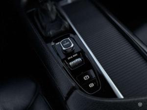 Black Volvo S90 2018 in Vilnius, with an engine capacity of 1.97 L and mileage of 190 thousand km for 9999 €, photo 36 on AUTOMOTO.COM.LV