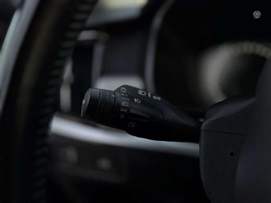 Black Volvo S90 2018 in Vilnius, with an engine capacity of 1.97 L and mileage of 190 thousand km for 9999 €, photo 37 on AUTOMOTO.COM.LV