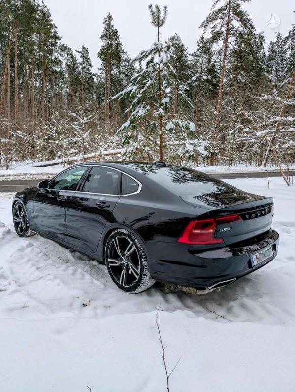 Black Volvo S90 2019 in Vilnius, with an engine capacity of 1.97 L and mileage of 198 thousand km for 19600 €, photo 3 on AUTOMOTO.COM.LV