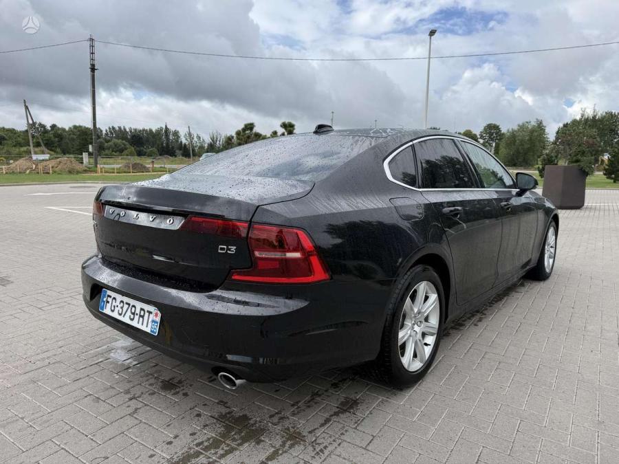Black Volvo S90 2019 in Taurage, with an engine capacity of 1.97 L and mileage of 247 thousand km for 14900 €, photo 5 on AUTOMOTO.COM.LV