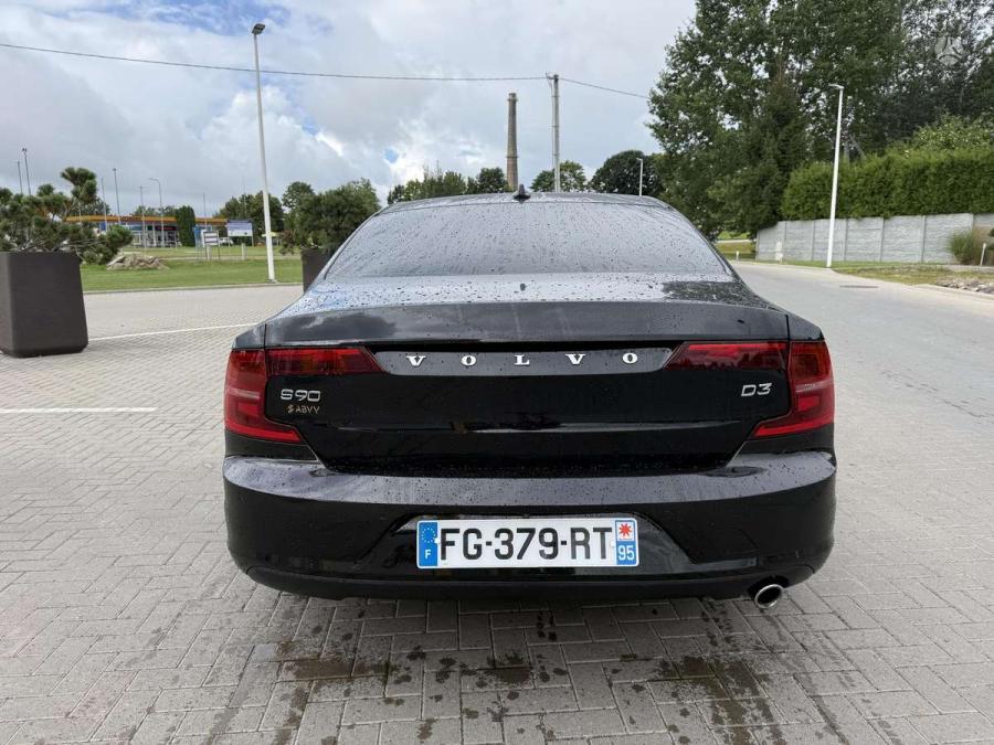 Black Volvo S90 2019 in Taurage, with an engine capacity of 1.97 L and mileage of 247 thousand km for 14900 €, photo 6 on AUTOMOTO.COM.LV