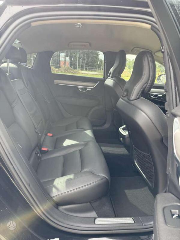 Black Volvo S90 2019 in Taurage, with an engine capacity of 1.97 L and mileage of 247 thousand km for 14900 €, photo 9 on AUTOMOTO.COM.LV