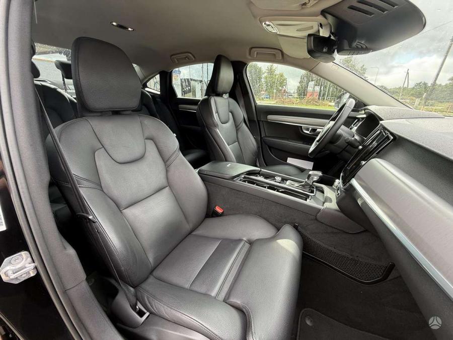 Black Volvo S90 2019 in Taurage, with an engine capacity of 1.97 L and mileage of 247 thousand km for 14900 €, photo 10 on AUTOMOTO.COM.LV