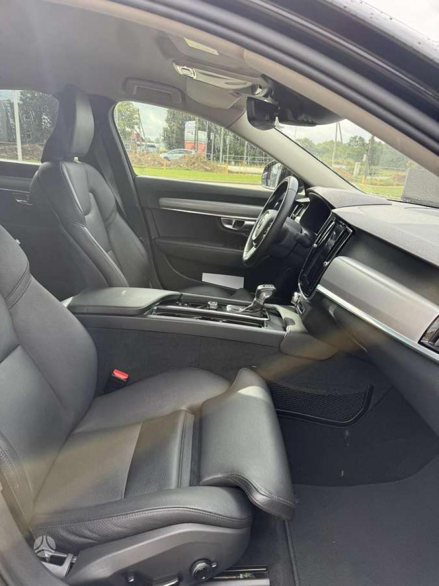 Black Volvo S90 2019 in Taurage, with an engine capacity of 1.97 L and mileage of 247 thousand km for 14900 €, photo 11 on AUTOMOTO.COM.LV