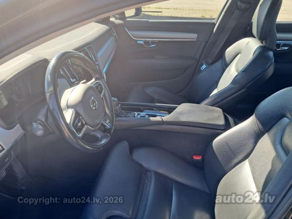Black Volvo S90 2019 in Tallinn, with an engine capacity of 2.00 L and mileage of 220 thousand km for 20900 €, photo 5 on AUTOMOTO.COM.LV