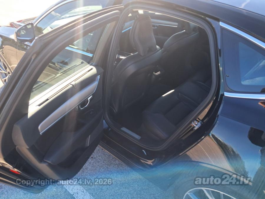 Black Volvo S90 2019 in Tallinn, with an engine capacity of 2.00 L and mileage of 220 thousand km for 20900 €, photo 7 on AUTOMOTO.COM.LV