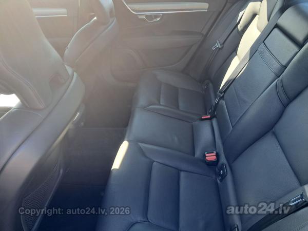 Black Volvo S90 2019 in Tallinn, with an engine capacity of 2.00 L and mileage of 220 thousand km for 20900 €, photo 8 on AUTOMOTO.COM.LV