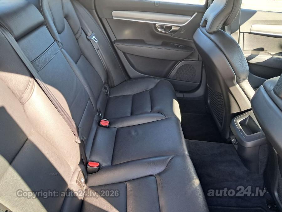 Black Volvo S90 2019 in Tallinn, with an engine capacity of 2.00 L and mileage of 220 thousand km for 20900 €, photo 13 on AUTOMOTO.COM.LV