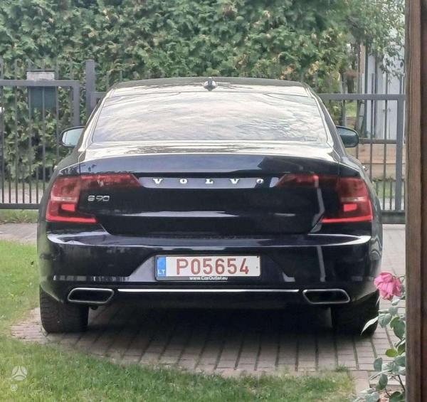 Volvo S90 2019 in Vilnius on AUTOMOTO.COM.LV Black Volvo S90 2019 in Vilnius, with an engine capacity of 1.97 L and mileage of 196 thousand km for 21900 €, photo 10 on AUTOMOTO.COM.LV