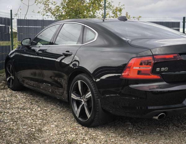 Volvo S90 2019 in Vilkaviskis on AUTOMOTO.COM.LV Black Volvo S90 2019 in Vilkaviskis, with an engine capacity of 1.97 L and mileage of 278 thousand km for 14300 €, photo 6 on AUTOMOTO.COM.LV